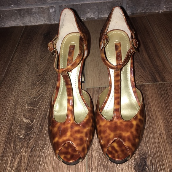 Nine West | Shoes | Nine West Roise Tortoise Shell T Strap Heels Sz 6 ...